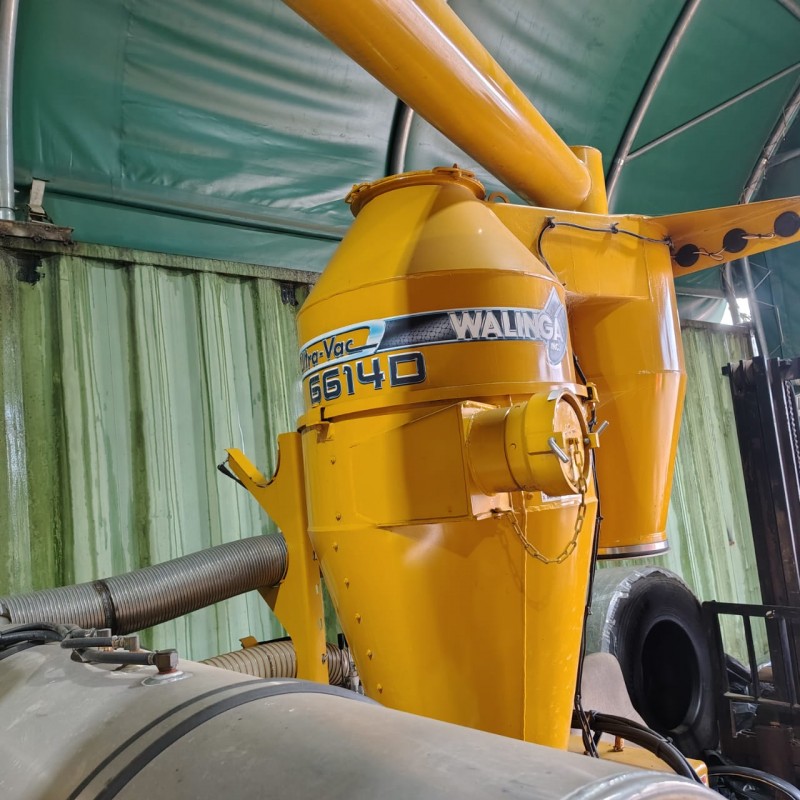Aspiradora de grano con motor diesel marca Walinga modelo Ultra Wac 6614
