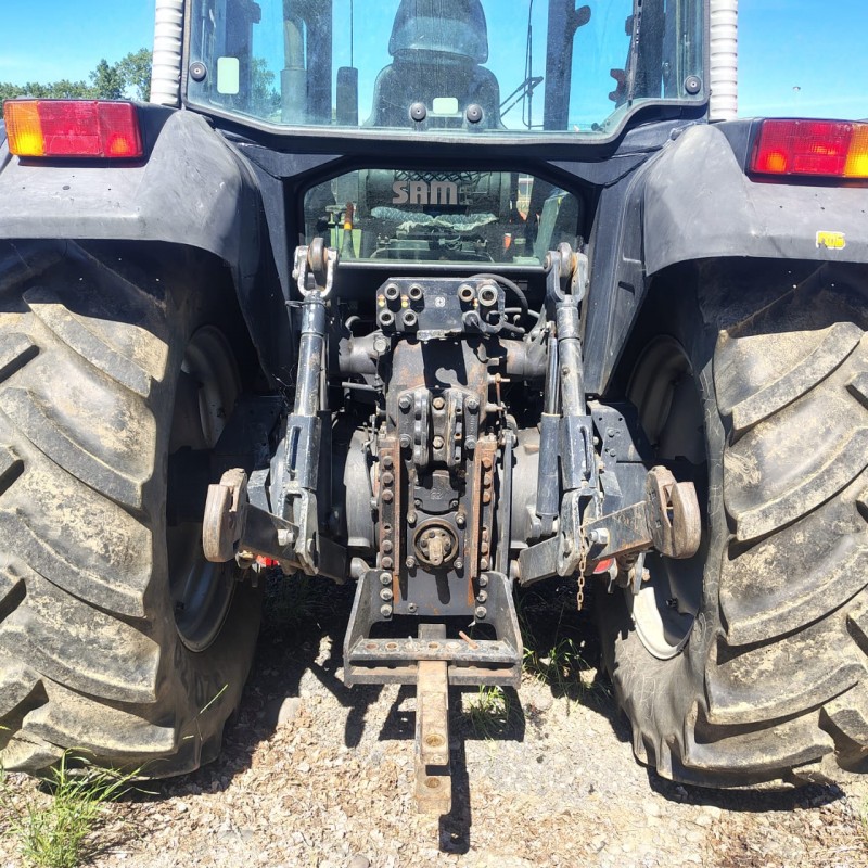 Tractor 4x4 con cabina marca Sam modelo Laser 160